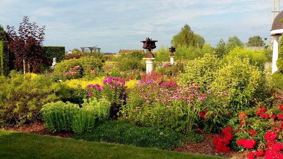 IZBAUDI BESKĪDU AINAVAS UN POĻU DĀRZUS